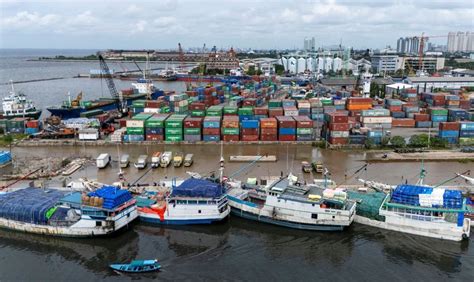 Indonesian Trade Surplus Widened In Jan To 2 76 Billion Reuters Poll
