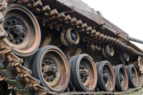 오래 된 군사 장비는 전투와 전쟁에서 파괴 살인 무기 탱크 0명에 대한 스톡 사진 및 기타 이미지 0명 강철 교통수단 Istock