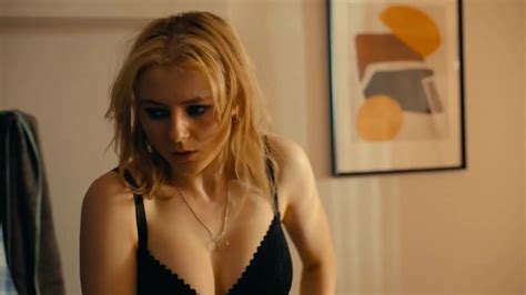 Nude Video Celebs Thomazin McKenzie Sexy Totally Completely Fine S E