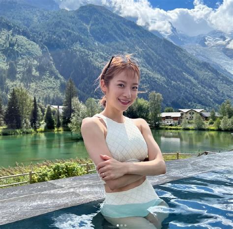 [연재] 스포츠서울 `★sns` `애플힙` 심으뜸 럭셔리한 스파 즐기는 중 가려도 슬쩍 보이는 탄탄 몸매[★sns] Zum 뉴스