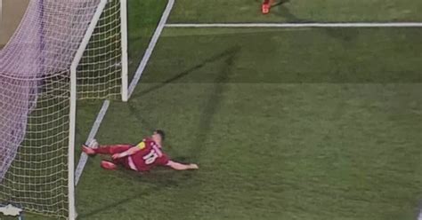 “justo En La Línea” El Meme Con El Que Un Futbolista Del Manchester
