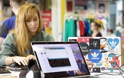 girls in it day coding kata at adidas cluster idia innovación colaborativa entre empresas