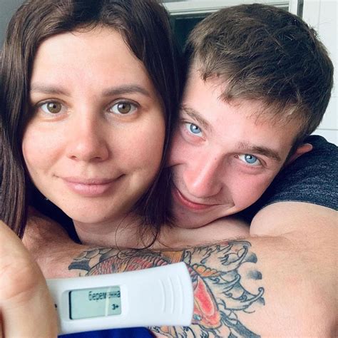 Altro Che Mamma La Vip Incinta Del Figliastro Anni Pi Giovane