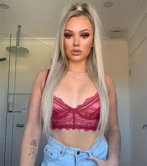 Sexy Blonde Porn Pic