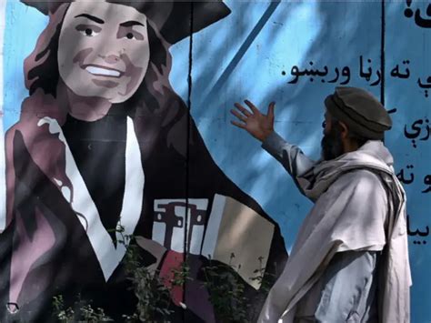 طالبان فقط از دانش‌آموزان پسر و معلمان مرد خواست به مدارس بازگردند