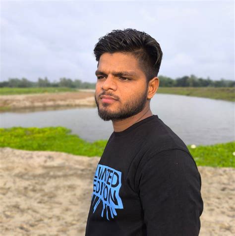 আলোহীন ল্যাম্পপোস্ট