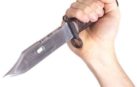 反握刀柄是为了耍酷？特种兵一动作让人捉摸不透，真实境况很凶险 匕首