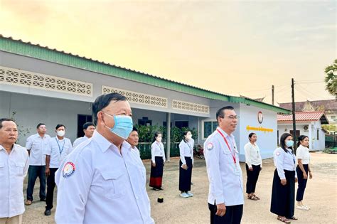 មន្ត្រីរាជការមន្ទីរសាធារណការ និងដឹកជញ្ជូនខេត្តកោះកុង គោរព ទង់ជាតិ ព្រះរាជាណាចក្រកម្ពុជា