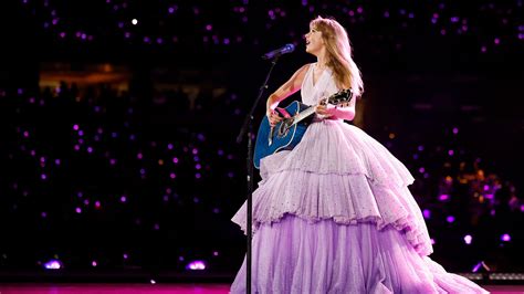 Photos A Look Back At Some Of Taylor Swifts Most Iconic Looks — The