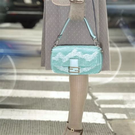 حقيبة Baguette من Fendi فندي 25 سنة من الإبداعات الخيالية جمالك