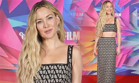 Kate Hudson 43 Oozes Style As She Flashes Her Toned Midriff In A Geometric Maxi Skirt And Crop