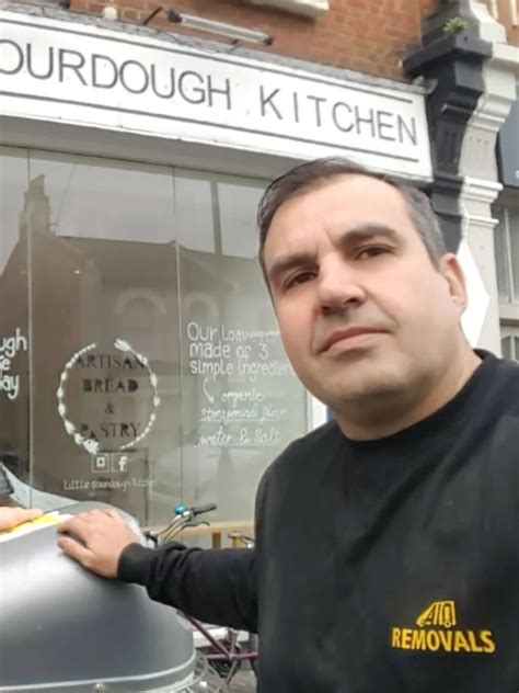 Emigró A Europa Durmió En La Calle Y Hoy Tiene Una Empresa En Londres Acá Trabajo Las 24