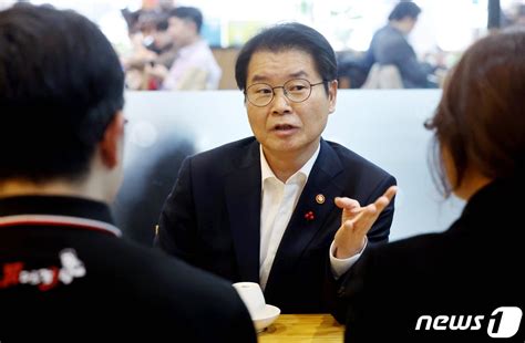 주 최대 69시간 근무 가능해진다…근로시간 저축계좌제도 도입 뉴스1