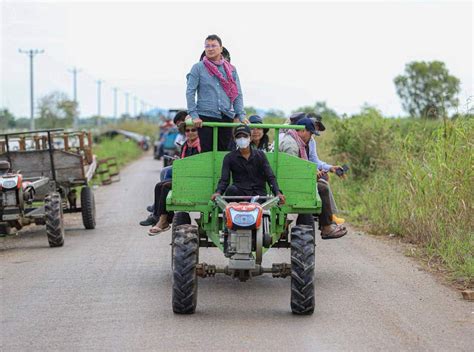 រដ្ឋមន្រ្តីថ្មីកសិកម្ម លោក ឌិត ទីណា ប្រើគ្រប់មធ្យោបាយពិនិត្យស្ថានភាពស្រូវដែលកំពុងលិចទឹក