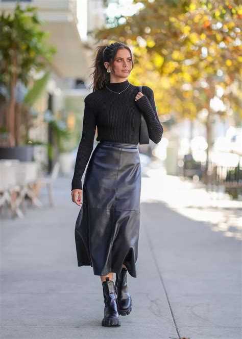 15 Chic And Comfy Leather Skirt Outfit Ideas Leather Skirt Outfit