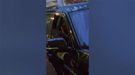 이번 퇴근길은 차와 우총간의 거리가 짧아서잠시 정차 했을 때 창문을 올린거에요 또 차가 출발하자마자 다시 창문 내려서 손도 흔들어 주구 😍 Youtube