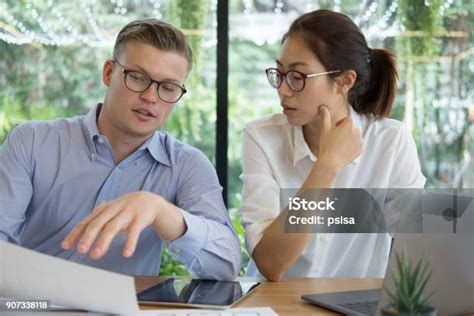 사용자 경험 Ux 디자이너 디자인 웹 스마트폰 레이아웃에 모바일 응용 프로그램을 계획 하는 Ui 팀웍 개발자는 비즈니스 프로토 타입 사용 개발에 대한 스톡 사진 및 기타