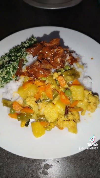 දවල්ට කමුද 😋මල්නාඩු බතට චිකන් මිරිසට අල කැරට් ග්‍රීන්පීස් ගෝවාමල් මිශ්‍ර කරිය