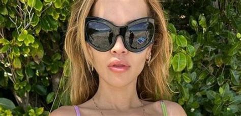 Rita Ora Labelled Perfect As She Flaunts Toned Abs In Tiny Bikini On Beach I Know All News