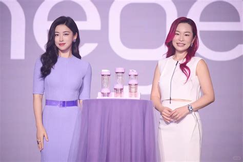 朱珠淡紫色鱼尾礼裙尽显优雅大方