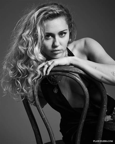 Miley Cyrus Side Boobs In Sexy Open Dress