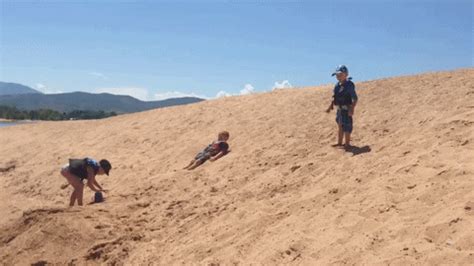 20 Hilarious Beach Fails That Will Make You Wet Your Pants Mandatory