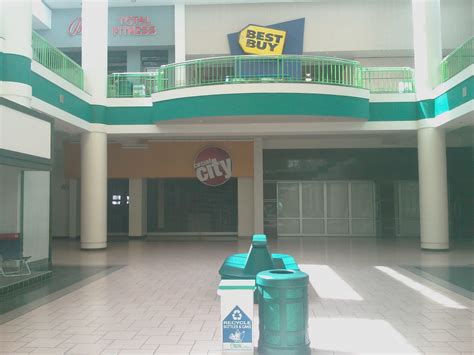 Dead And Dying Retail Circuit City Inside Carousel Center Mall In