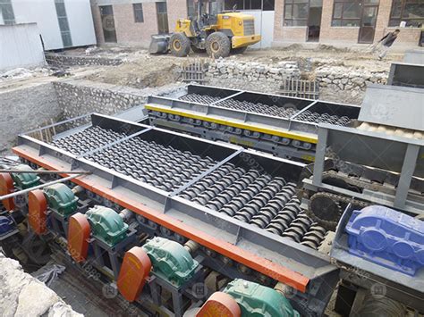 1 8米x8米大型土石分离机生产现场 中厚机械