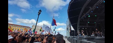 Catholic Band Liveloud Leads Wyd Crowd To Worship Couples For Christ