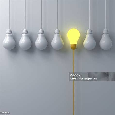 생각 하는 다른 개념 한 빛나는 전구 흰색 벽 배경과 그림자 리더십과 개성을 창의적인 아이디어 개념 3d 렌더링에 어둡거나 Unlit 백색 전구에서 밖으로 서 0명에 대한