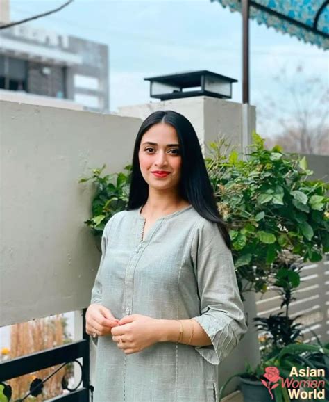 Lovely Pakistani Women What Makes Them Perfect Girlfriends