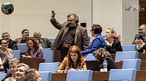 Скандал в парламента Youtube