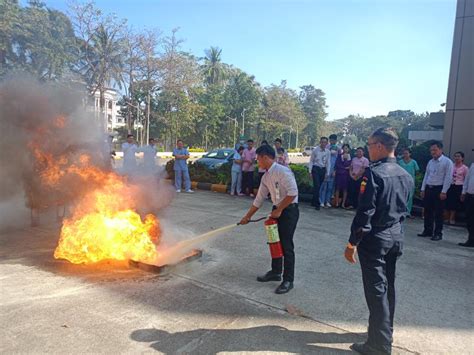 ရန်ကင်းမြို့နယ် အမှတ်၁၅ရပ်ကွက်ရှိ မိုးကောင်းရတနာဆေးရုံး၌၀န်ထမ်းမ