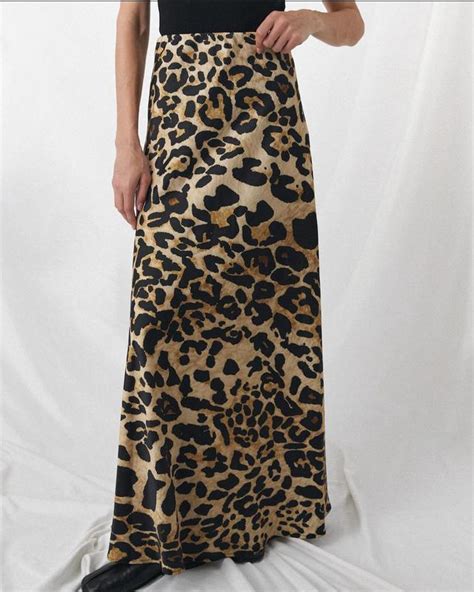 Сатинова спідниця — ціна 800 грн у каталозі Довгі спідниці Купити жіночі речі за доступною ціною