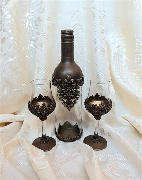 Обичам работата си и с удоволствие изработвам орнаменти но още по голямо удоволствие ми