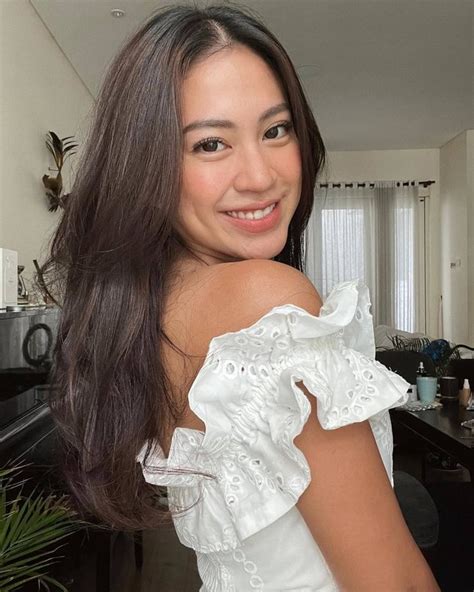 Teenagers Here Are 8 Latest Portraits Of Tyna Dwi Jayanti Who Looks