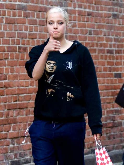 Кардинальна трансформація донька Анджеліни Джолі стала блондинкою й зробила пірсинг Читайте на