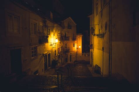 무료 이미지 도로 거리 밤 햇빛 아침 골목 저녁 색깔 어둠 가로등 노랑 조명 하부 구조 도시 지역 5760x3840 149935 무료