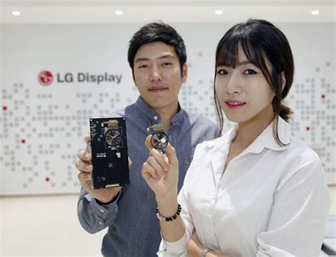 Lg Display Begins To Mass Produce Worlds First Circular Plastic Oled Display Ubergizmo