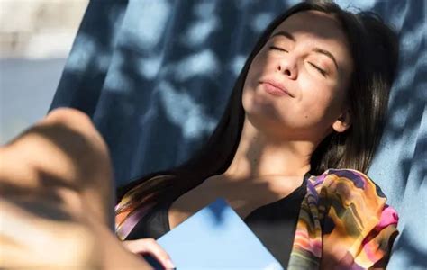 Корисні поради як заснути в літню спеку Читайте на Ukr Net