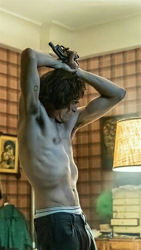 Pin De Thenormalgoat En Quick Saves Poses Joaquin Phoenix Actrices