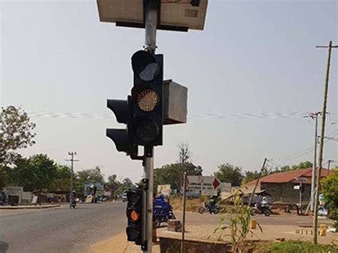 5 Key Advantages Of Solar Wireless Traffic Light Control Systems In De