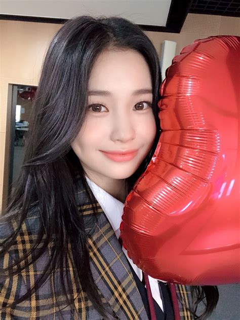 더쿠 위클리 0405년생들 비주얼영업