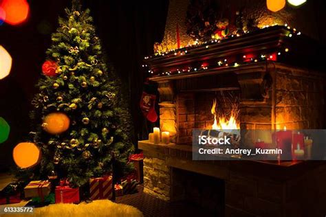 나무 선물 및 벽난로가있는 분위기있는 크리스마스 카드 벽난로에 대한 스톡 사진 및 기타 이미지 벽난로 크리스마스 크리스마스 트리 Istock