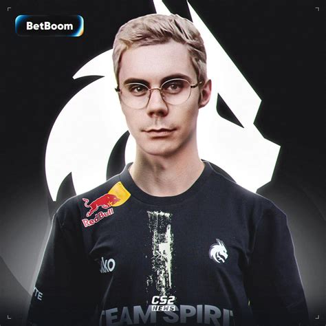 Умный человек в очках скачать обои что за мем с Яном Топлесом что значит как появился