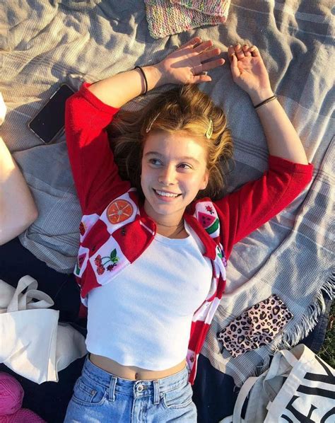 G Hannelius Scrolller