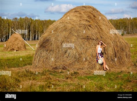 Fille de la campagne Banque de photographies et dimages à haute résolution Alamy