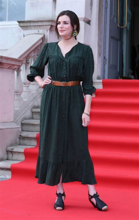Aisling Bea Outfits Style And Looks K4 Fashion