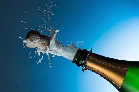 在新年前夕喷射出来高清图片下载 正版图片507534476 摄图网