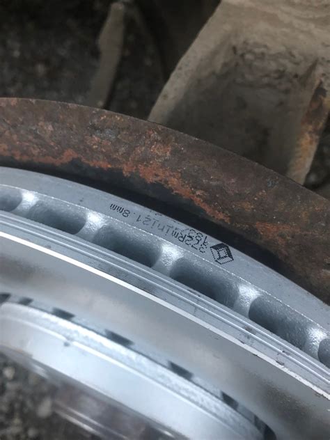 Замена компонентов тормозной системы — Renault Megane II, 1,6 л, 2006 ...